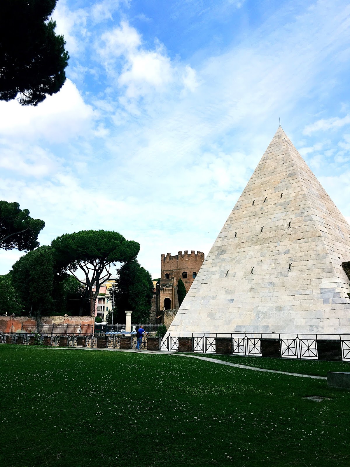 Unusual Things To Do In Rome ~ The Cemetery For Non Catholic Foreigners ...