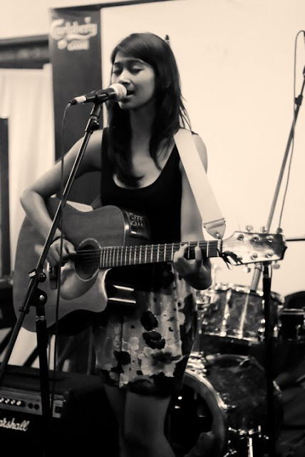 Beautiful Nepali Female singers Pictures