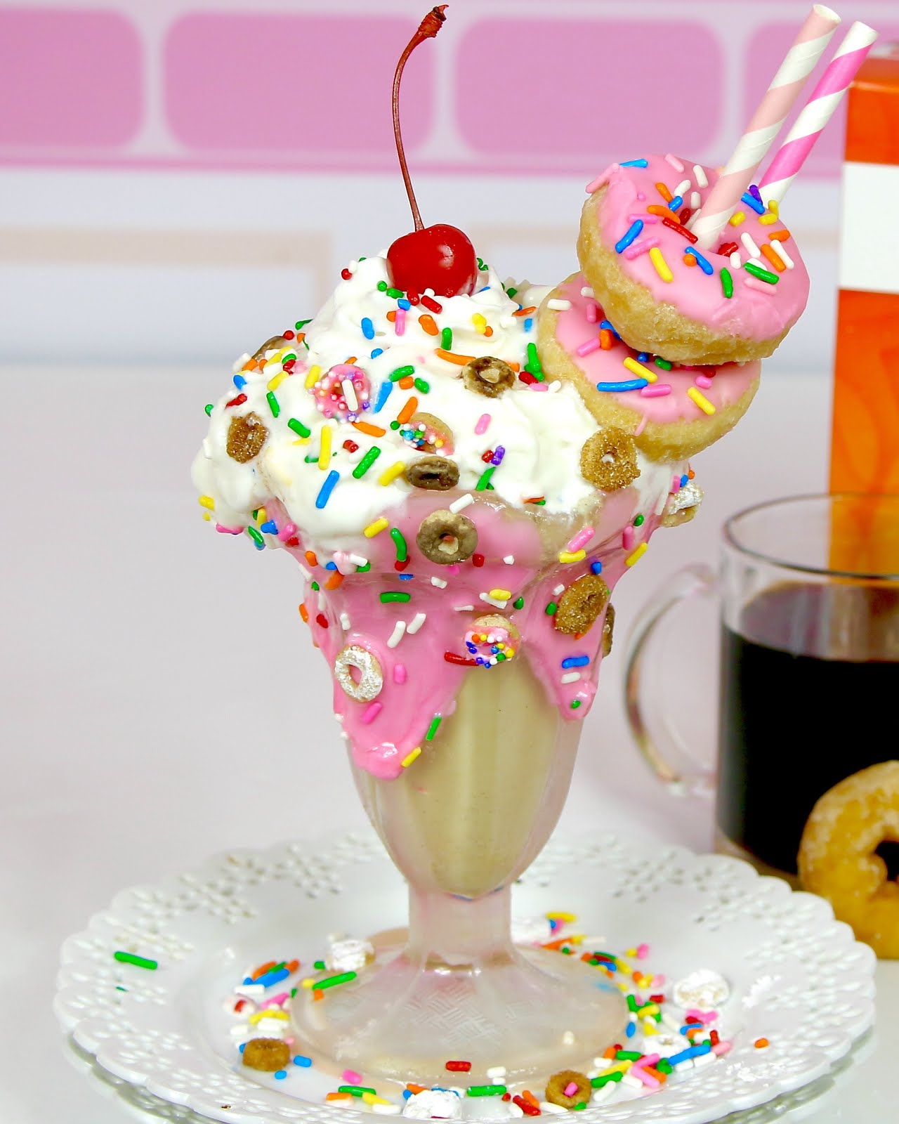 {VIDEO} Coffee and Donuts Milkshake - The Lindsay Ann