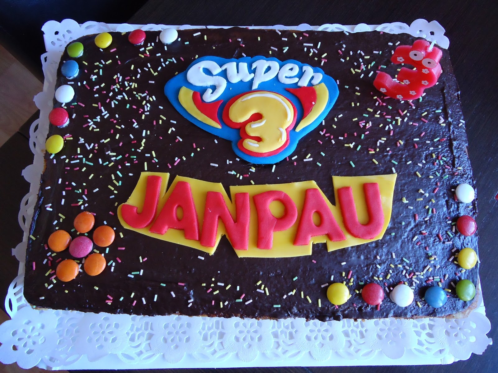 Pasteles Isabella: TARTA SUPER TRES!!