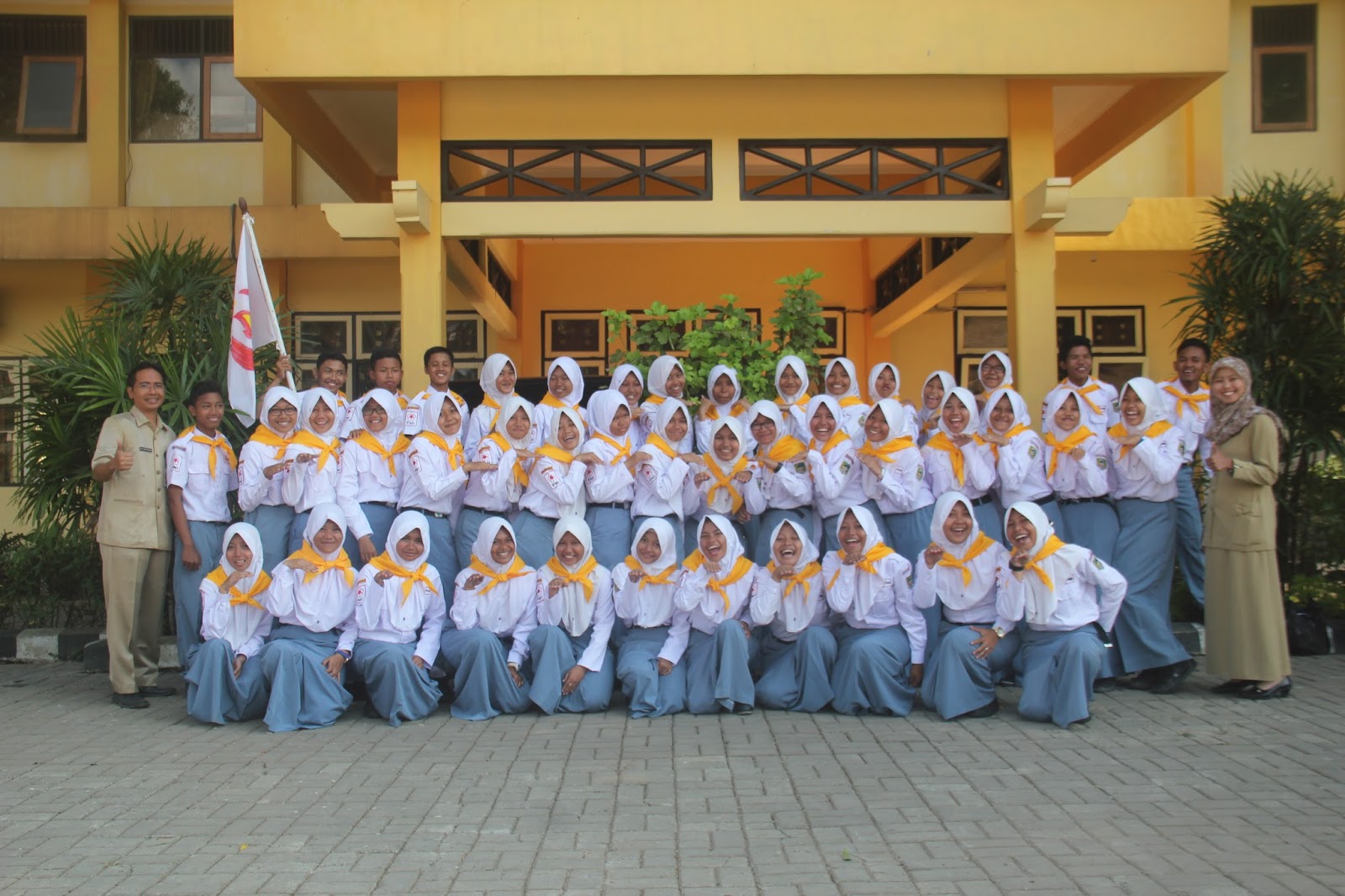 Struktur Organisasi PMR WIRA SMA NEGERI AJIBARANG Tahun 2015/2016 Struktur Organisasi PMR WIRA SMA NEGERI AJIBARANG Tahun 2015/2016