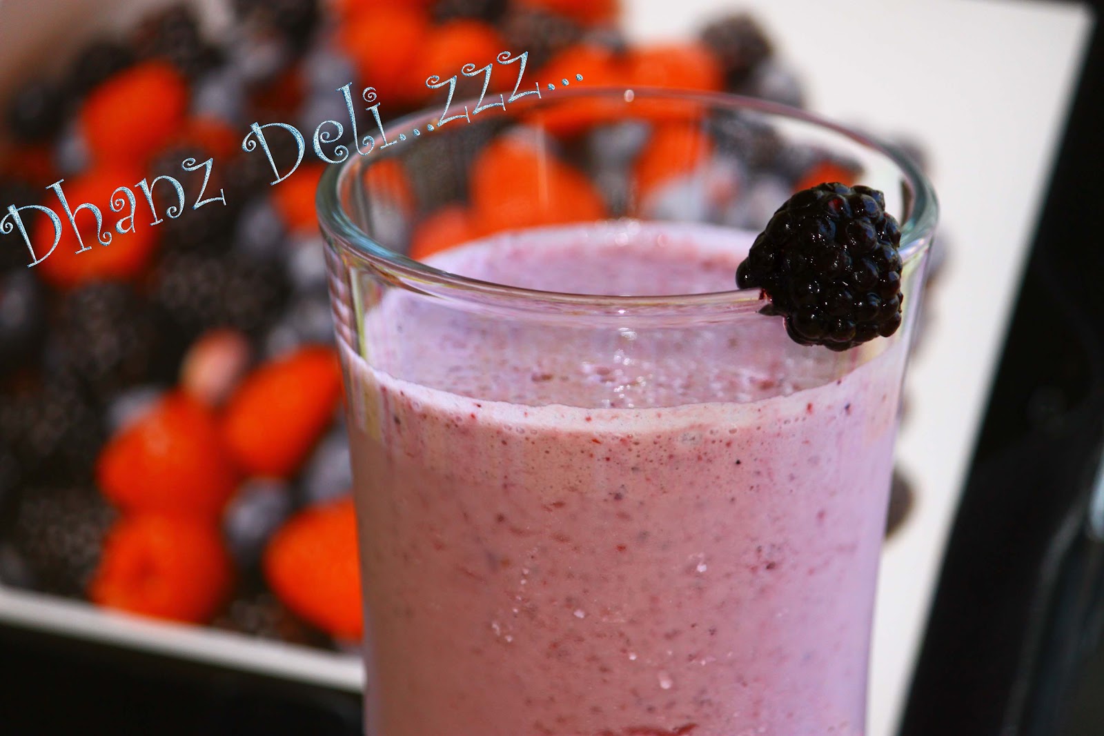 Dhanz Deli...zzz.....: Mixed Berry Lassi