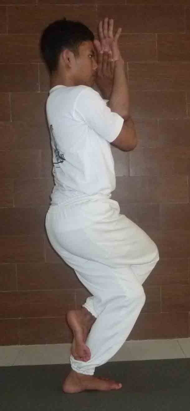 I Wayan Rudiarta: YOGA PENGUATAN KAKI