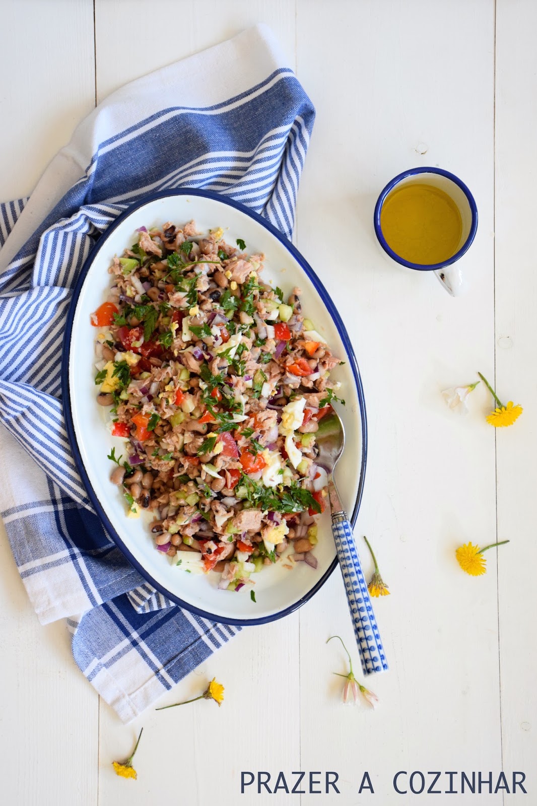 PRAZER A COZINHAR: Salada de atum e feijão frade