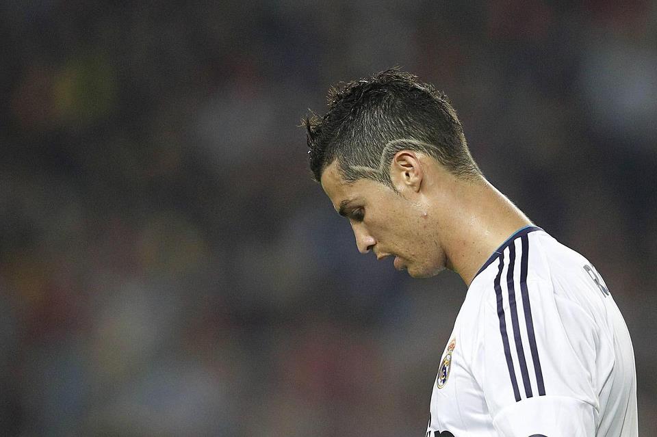 CR7 & FC15: Corte de cabelo de Ronaldo representa a paz do guerreiro: