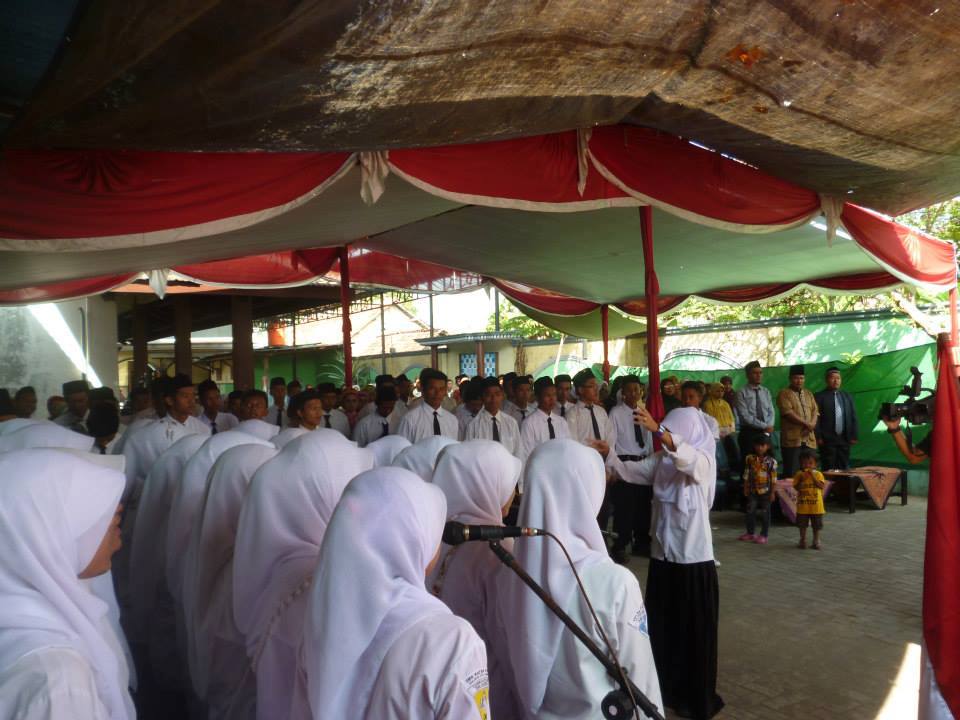 Prosesi Wisuda 2013 WHO AM I prosesi-wisuda-2013-who-am-i