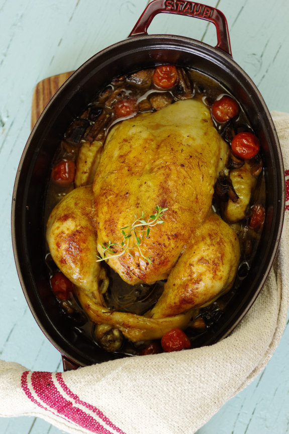 Cinco Quartos de Laranja: Frango do campo assado na cocotte com legumes