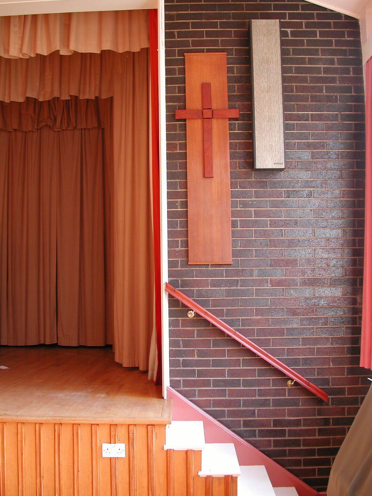 Farnworth Methodist Church: April 2011