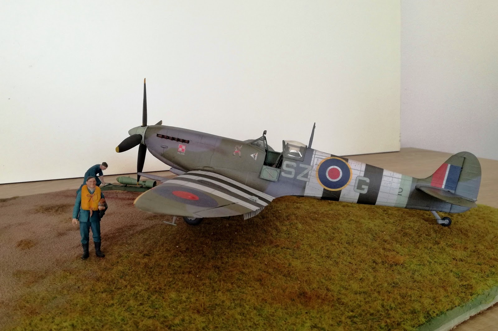 Samoloty z kartonu: Galeria/Photo Gallery: Supermarine Spitfire LF.IX ...