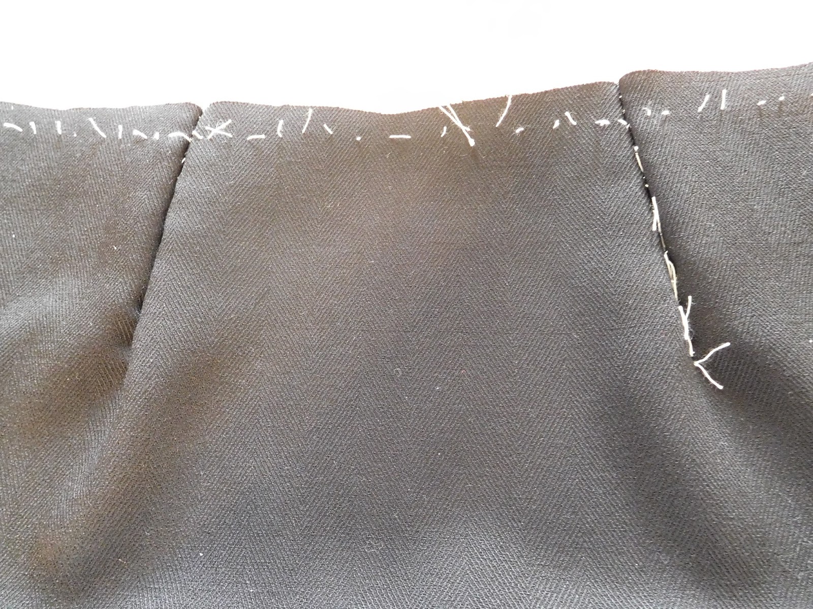 Cosiendo con Alita: CORTAR Y PREPARAR LA FALDA PARA LA PRUEBA.