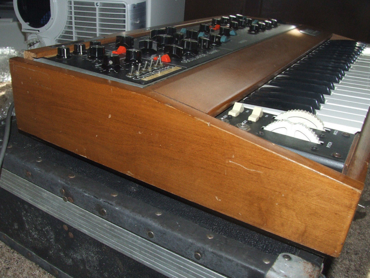 MATRIXSYNTH: Modded Moog Minimoog D w/Roland MPU-101