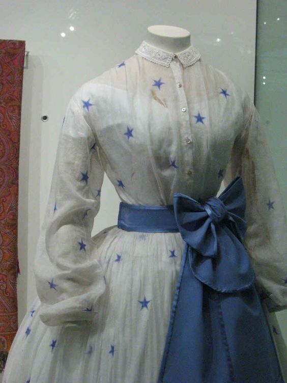A Time in History: The Star Dress: A Fairly Faithful Reproduction