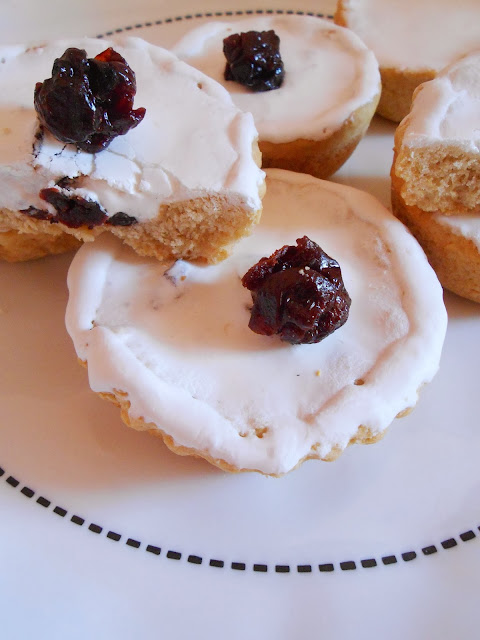 Cocina Chilena . Recetas Caseras: Tartaletas de guindas ácidas con merengue