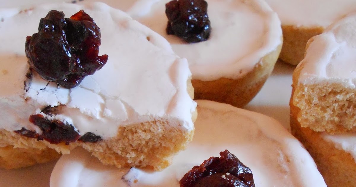 Cocina Chilena . Recetas Caseras: Tartaletas de guindas ácidas con merengue