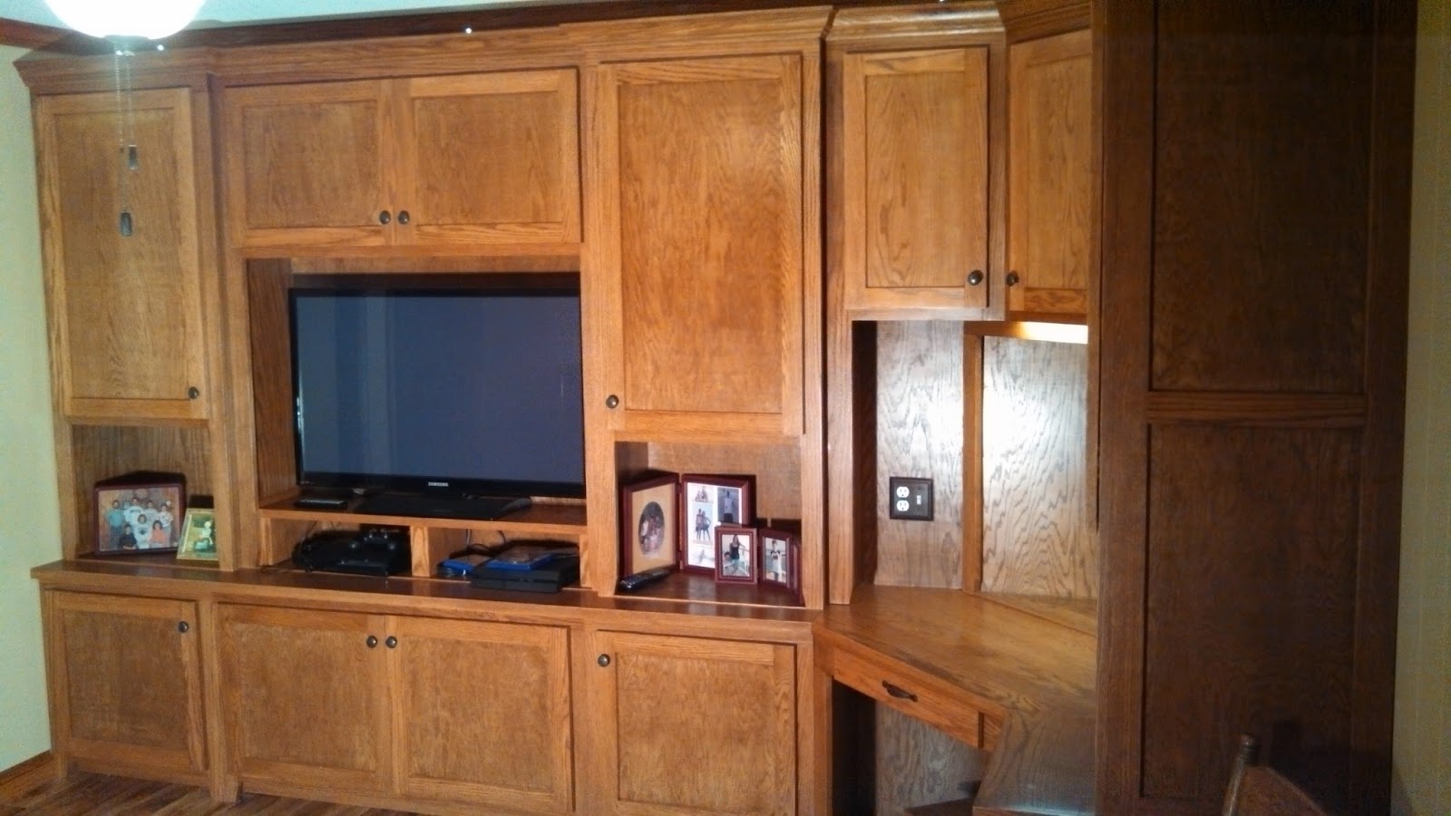 TIMBER ART: Custom Home Office & TV Stand