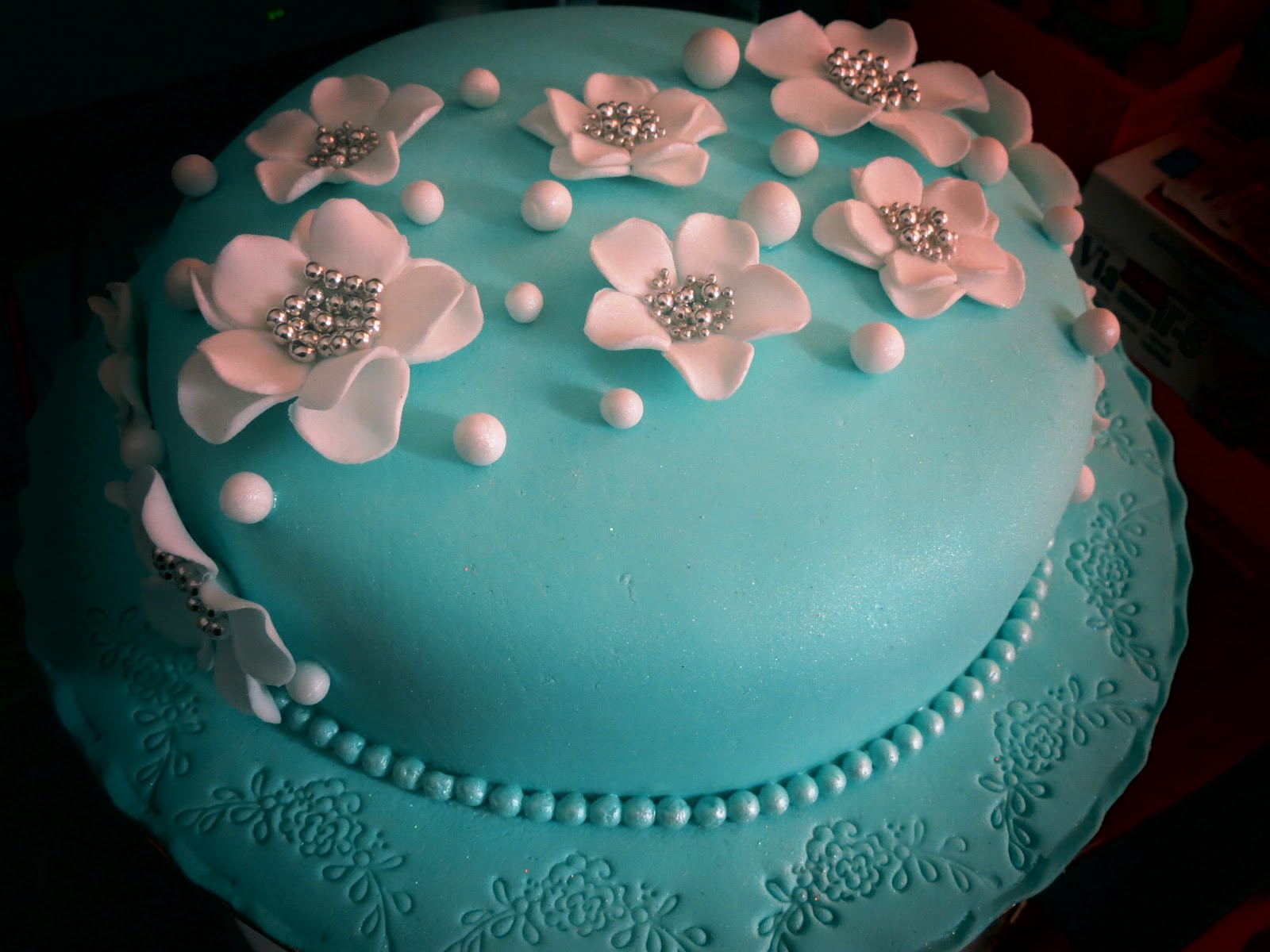 fadeliciouscakes: HANTARAN - BLUE FONDANT CAKE
