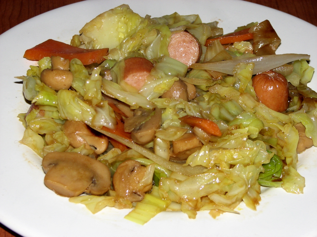 corderete: REPOLLO SALTEADO CON SALCHICHAS