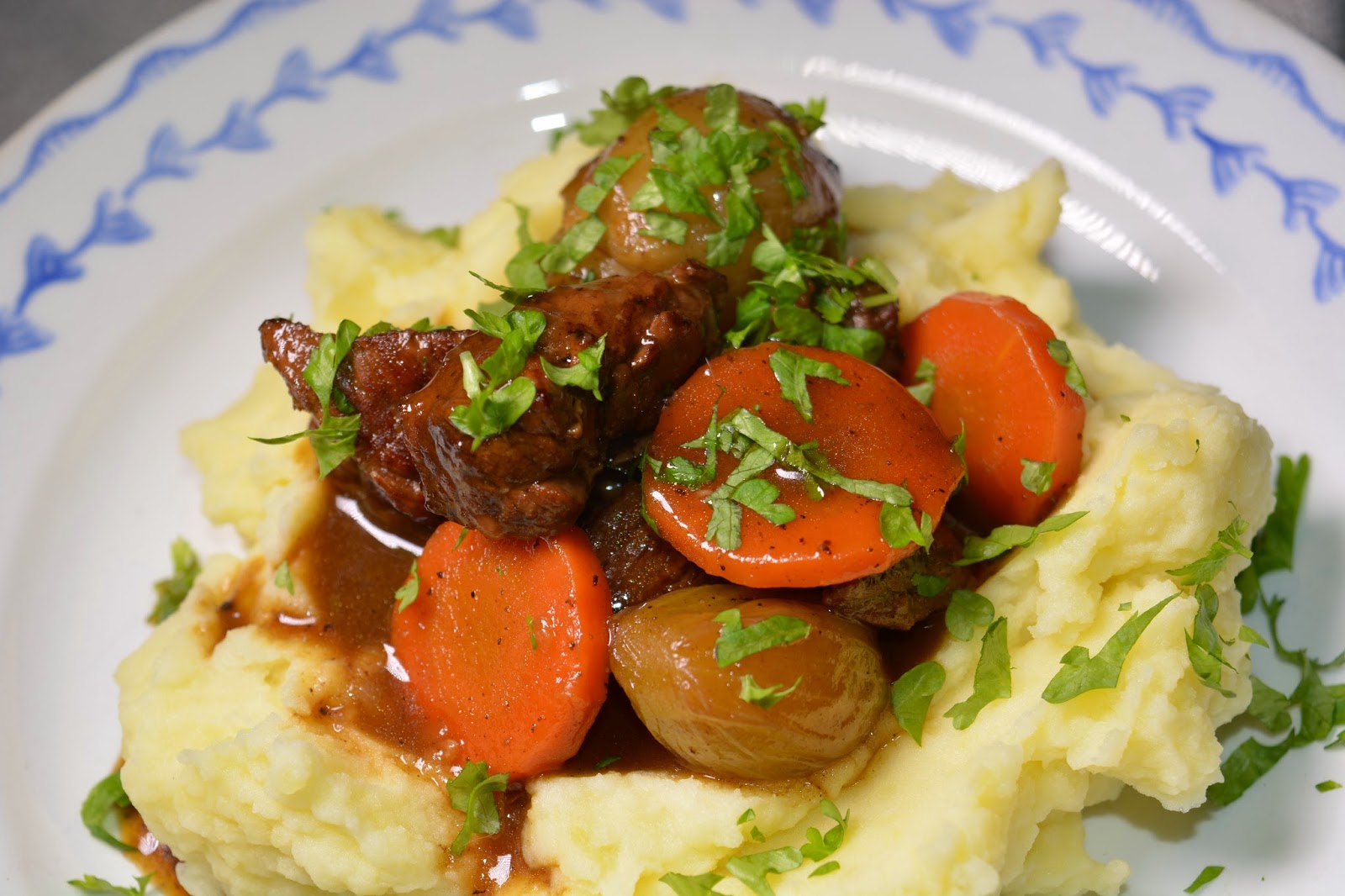 Tuulikummun keittiössä: MAHTAVA LIHAPATA