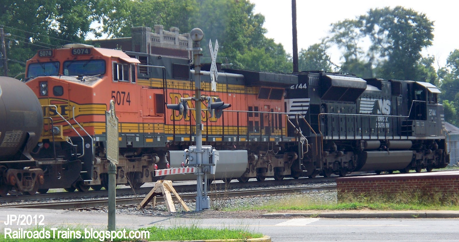 RAILROAD Freight Train Locomotive Engine EMD GE Boxcar BNSF,CSX,FEC,Norfolk Southern,UP,CN,CP ...
