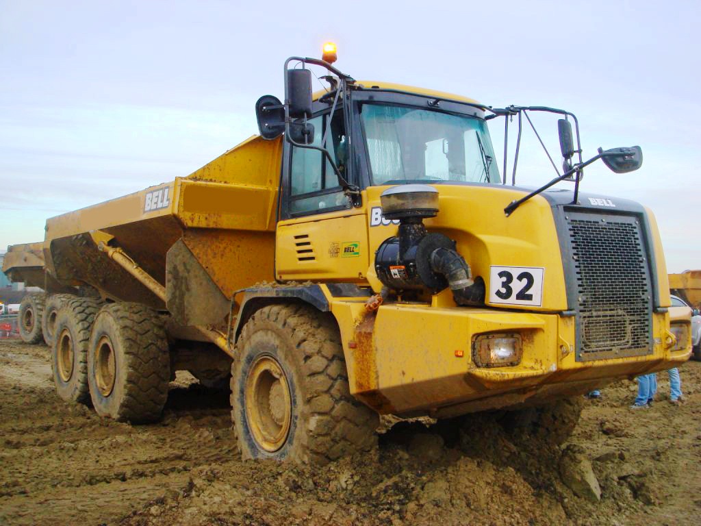 DUMPER Bell B30D 30t An 2008 PRET 125.000 Euro