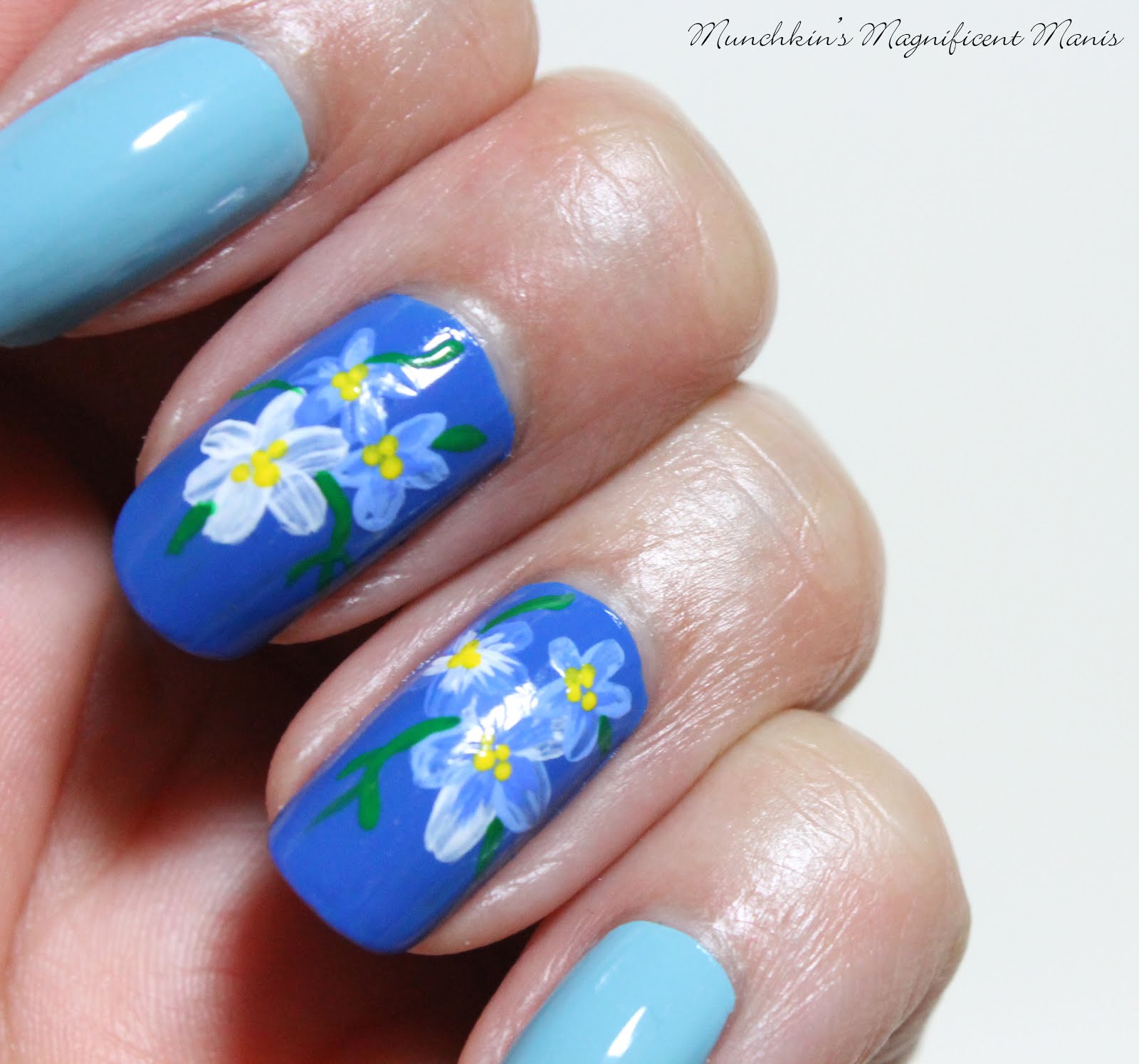 Munchkin’s Magnificent Manis: Spring in bloom- flower nail design