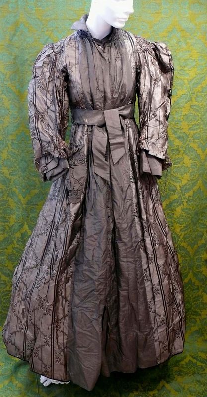 All The Pretty Dresses: Plush 1890's Black Robe