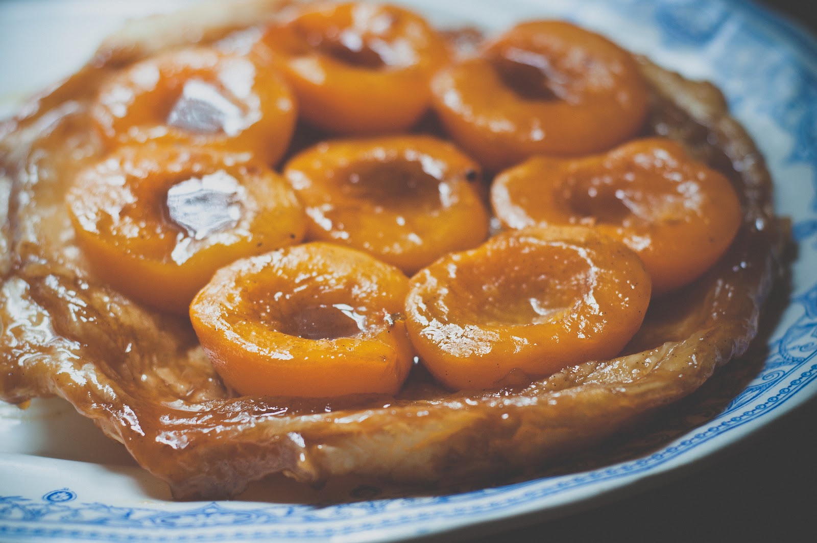 Domestic Sluttery: Baking For Beginners: Peach and Vanilla Tarte Tatin