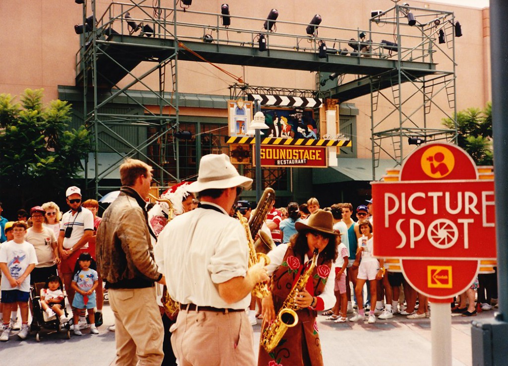 Disney Avenue: Disney-MGM Studios Catwalk Bar