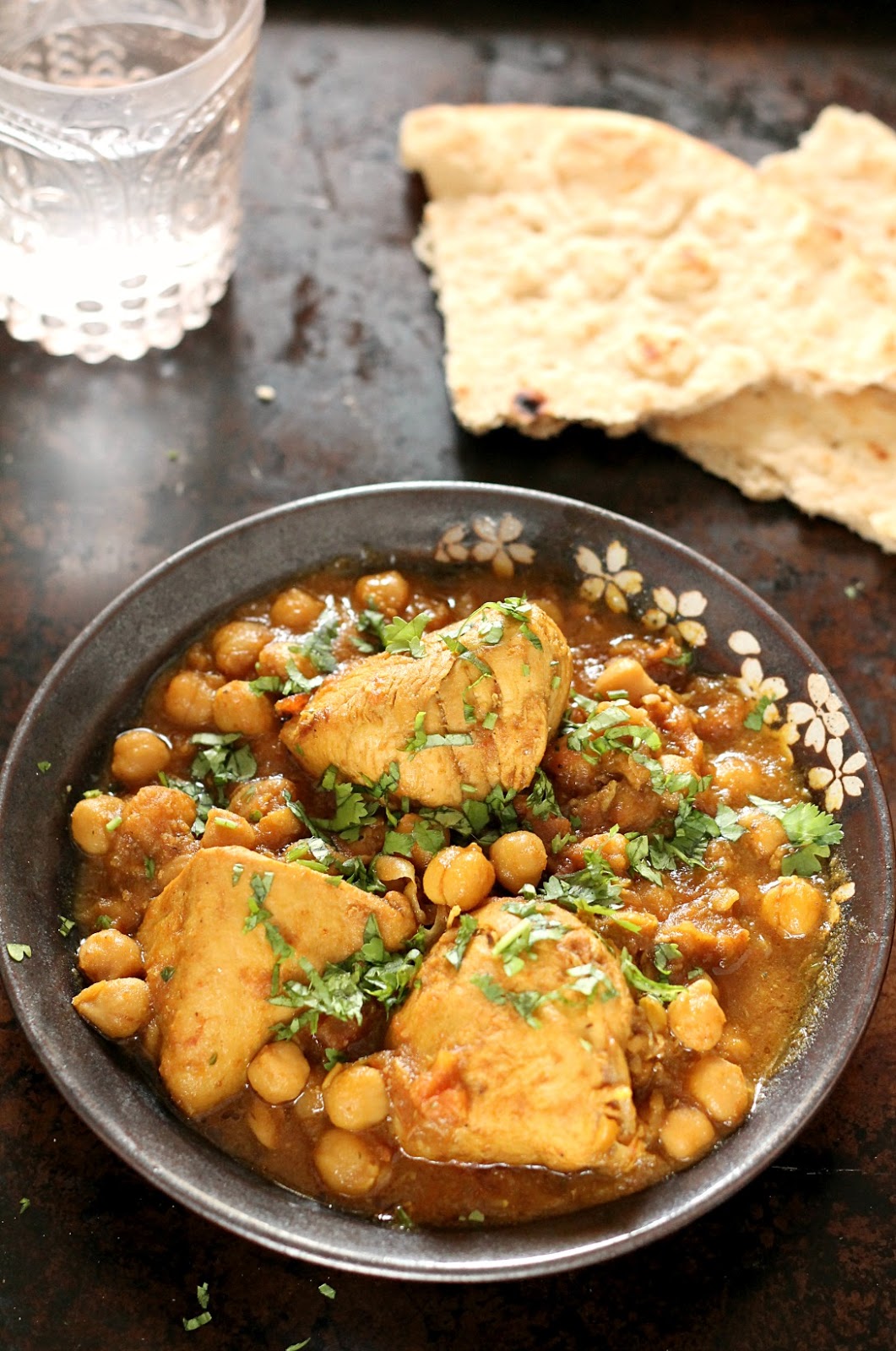 Chocolate & Chillies: Murgh Cholay {Chicken & Chickpea Curry}