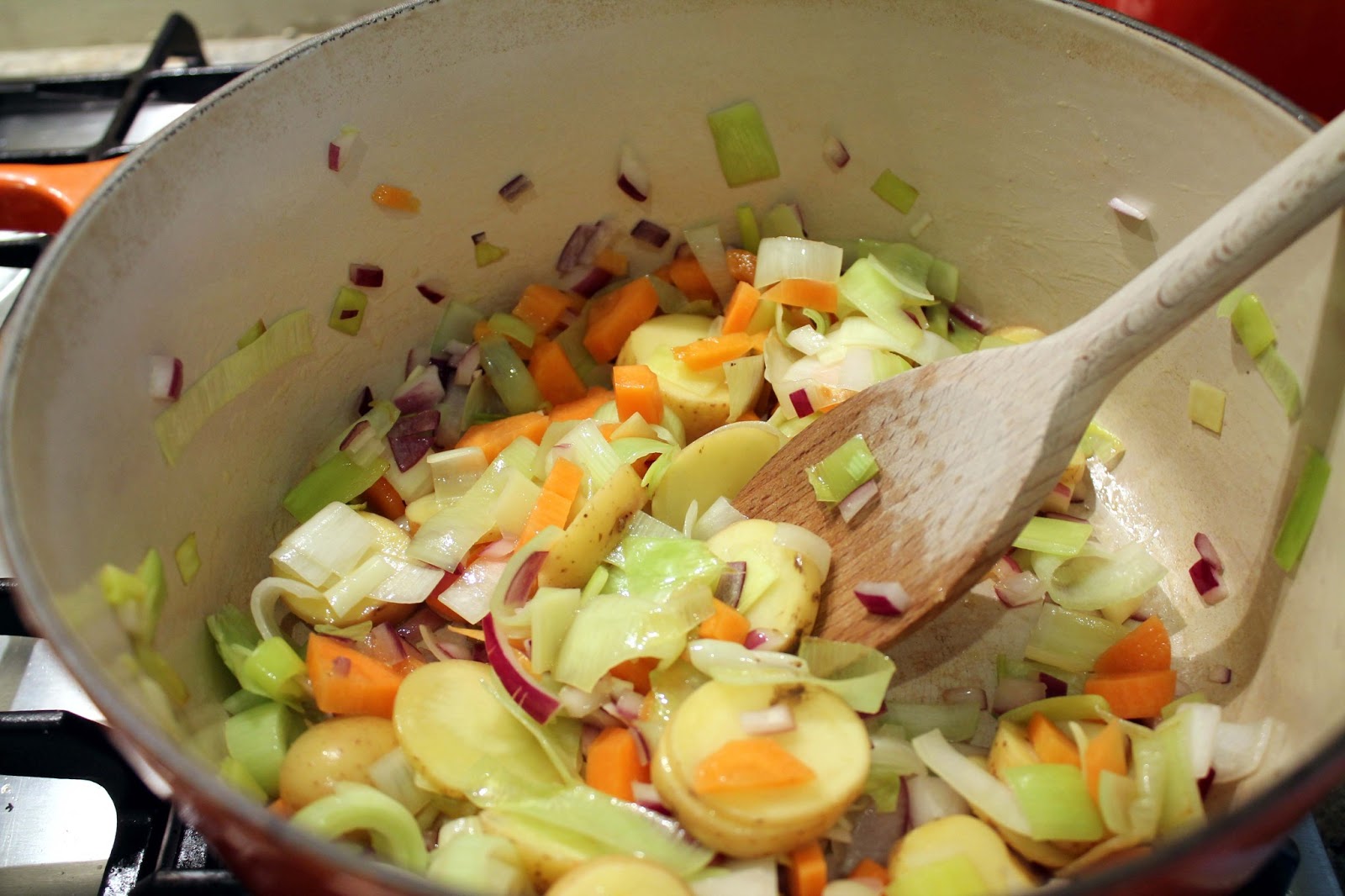 Serena's Medium Rare: Low Fat Seafood Chowder