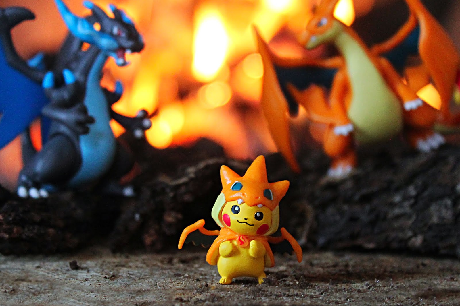 Wild Pokémon JM - Toyphotography: Pikachu Charizard