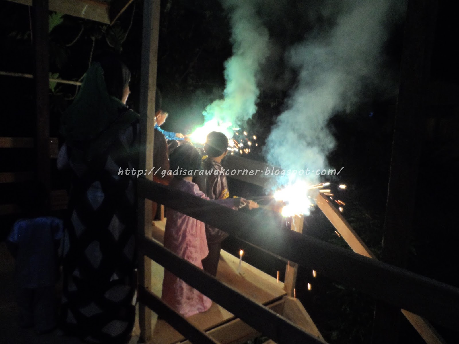 Kekinian 40+ Gambar Kartun Main Bunga Api