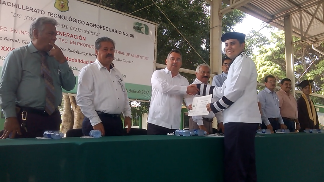 ATESTIGUA ALCALDE GRADUACION DE 227 ALUMNOS DEL CBTa 56