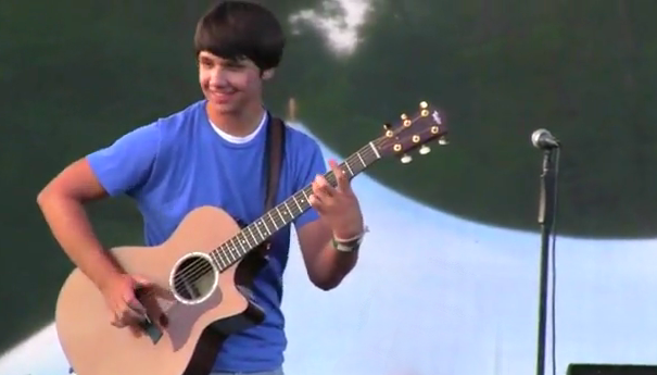 Awesome Stuff: AMAZING Young Guitarist - Ben Lapps