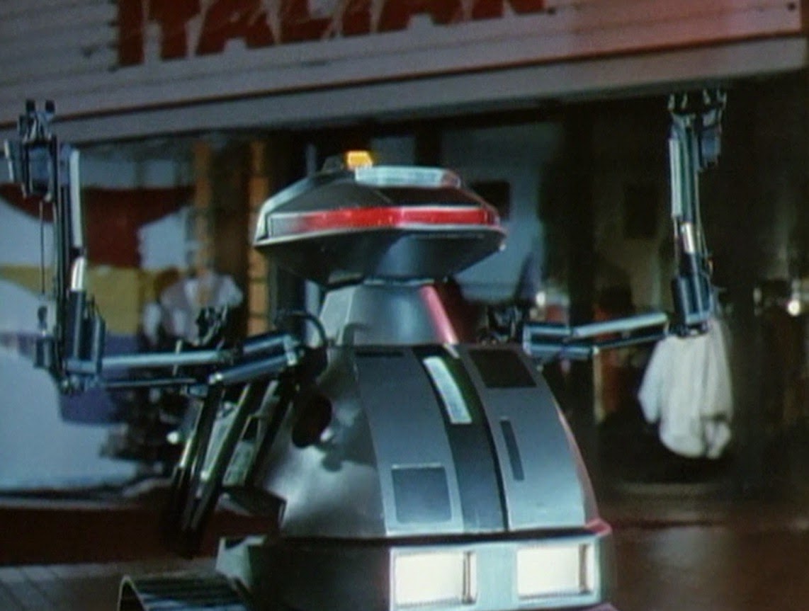 The Girl Who Loves Horror: Movie Review: Chopping Mall (1986)