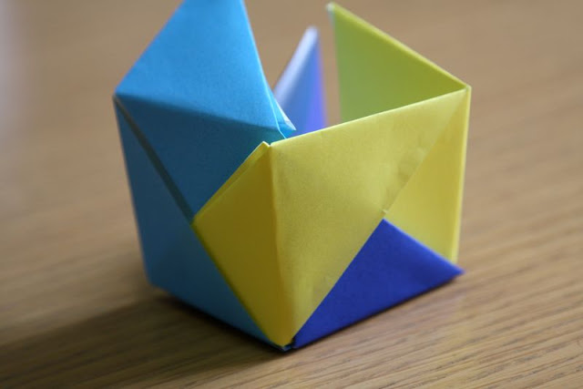 BOBAGENS NECESSÁRIAS ___: Como fazer um cubo de origami