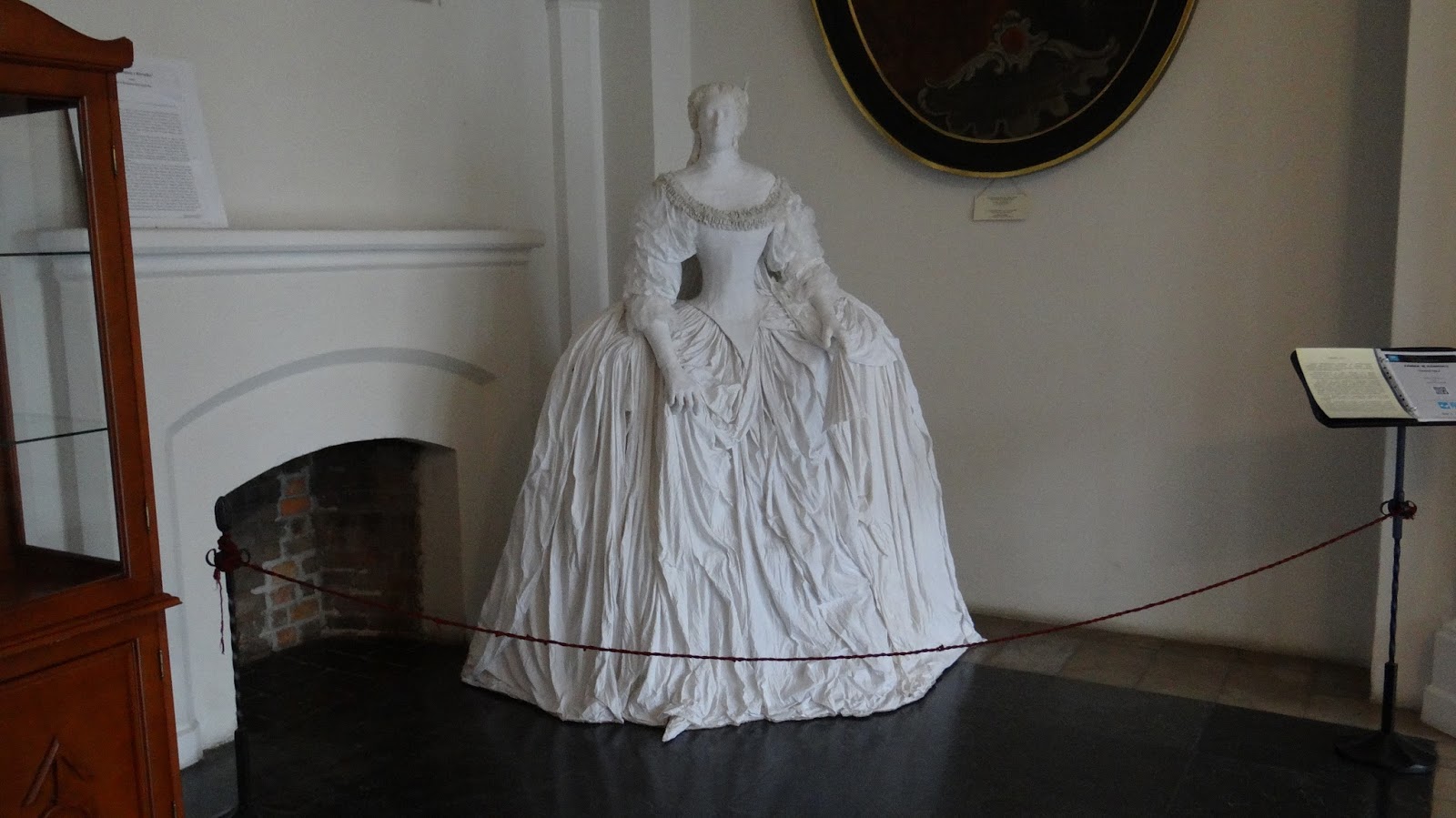 Biała Dama: Moda w Baroku cz. 1 Strój damski