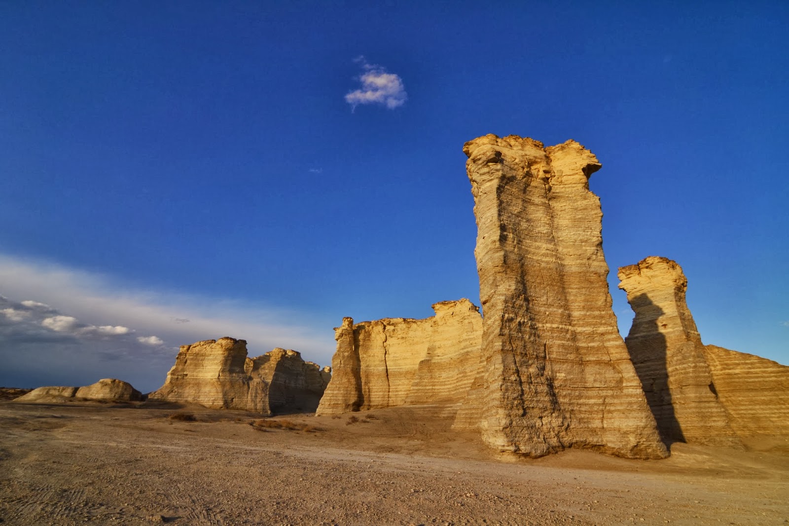 Stills of the Night: Post #5, Monument Rocks