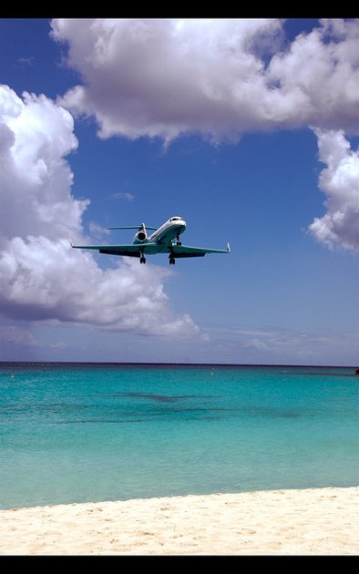 Low Fying Airplane In Maho Beach - Nice Pictures