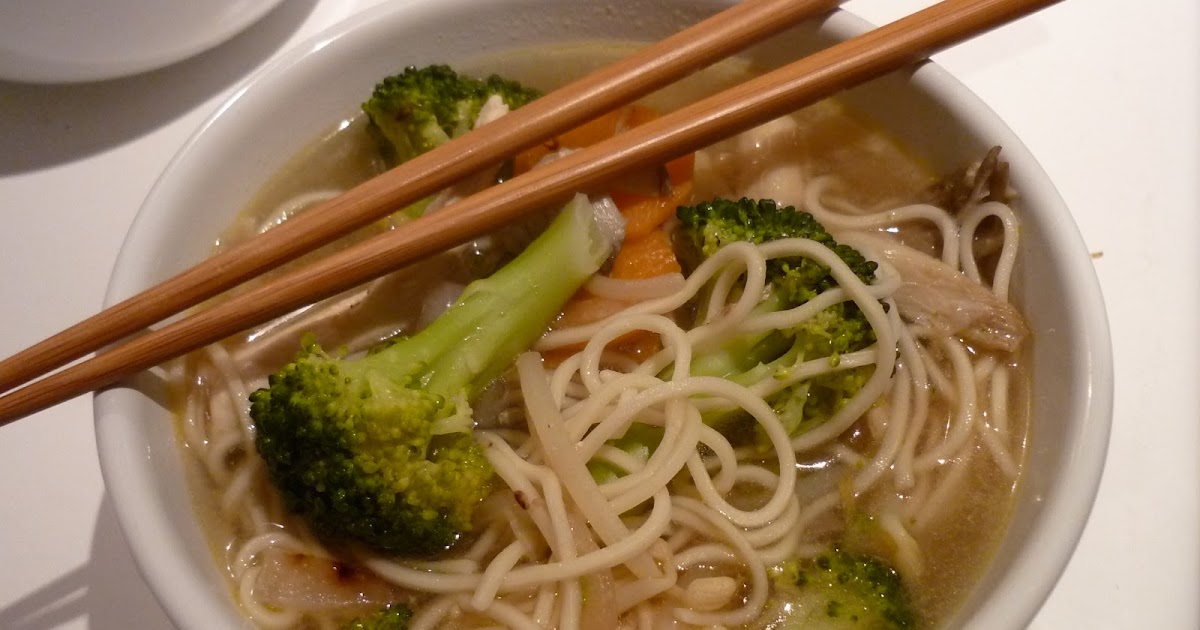 La Chef A: Wok de pasta china con caldo de verduras y pollo