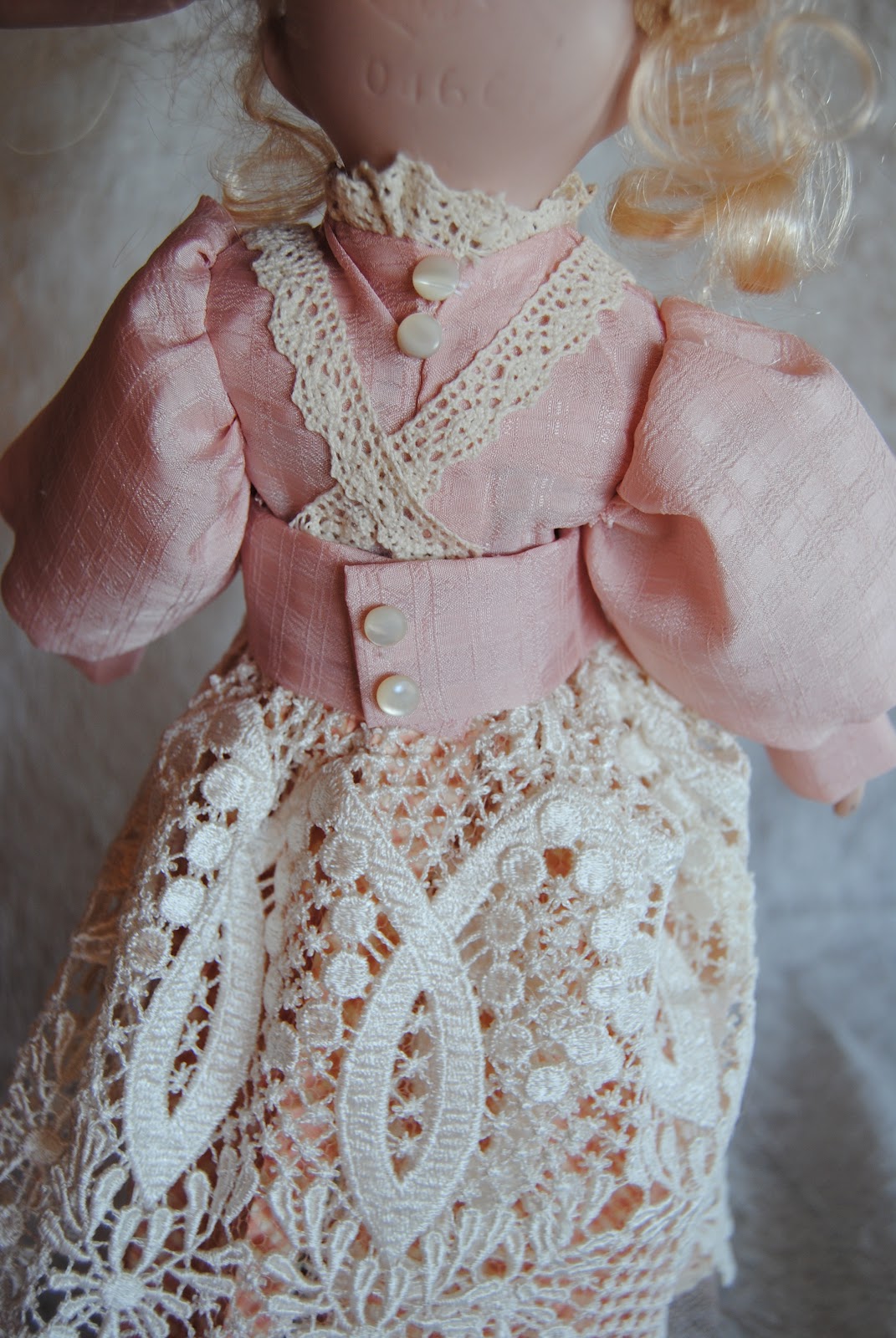 Papercraft Pleasures (my personal blog): Porcelain Doll With A New Wardrobe