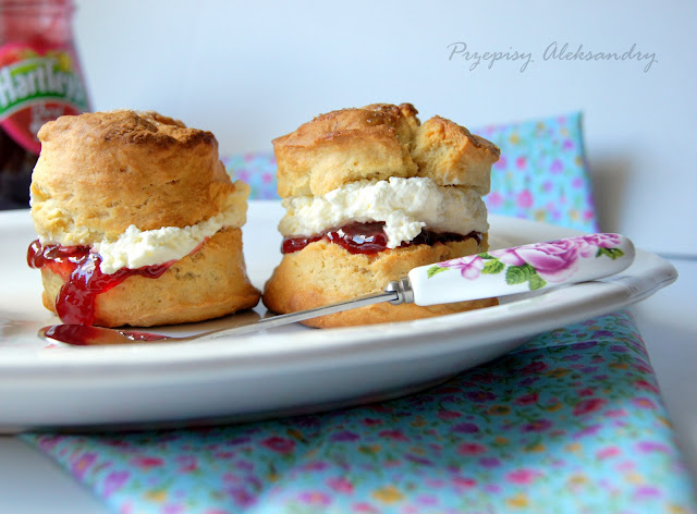 Aleksandra's Recipes: DEVONSHIRE SCONES