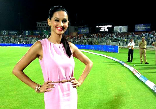 7 hottest female anchors IPL ever had! Announced By India News | Indian ...