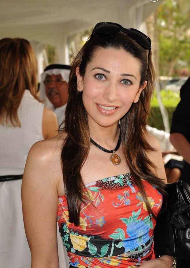 Wallpapersity: Karishma Kapoor hd wallpapers
