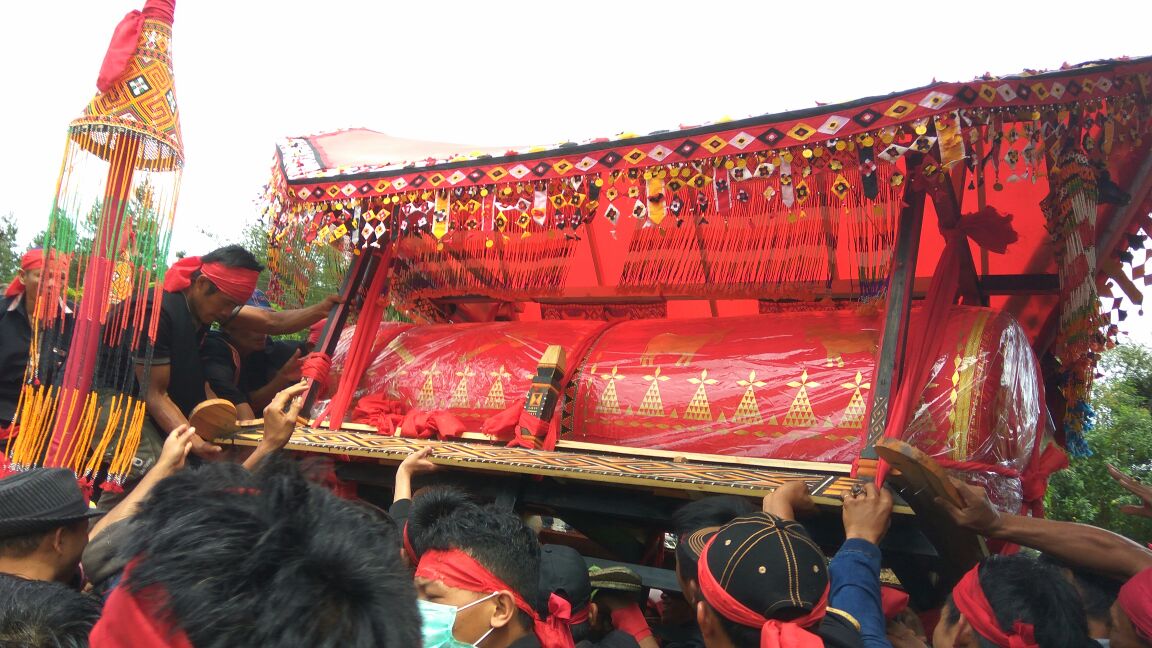 Menakjubkan Tradisi Rambu Solo di Mamasa, Diperkirakan Habiskan ...