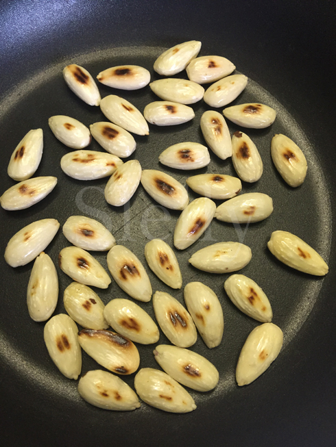 DI PESTO E DI VIAGGI - Chitarrone pasta di Canossa con pesto trapanese ...