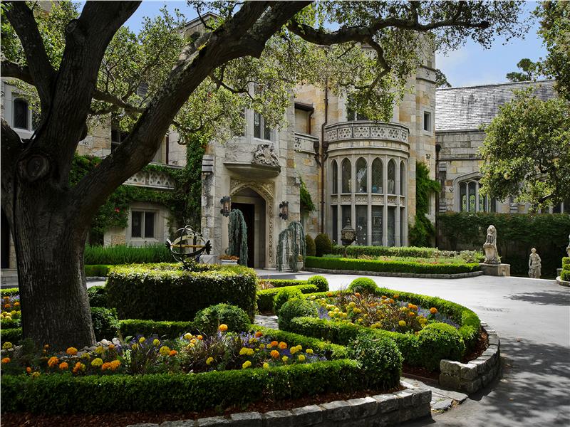 Life in a Castle ~ Dollymic