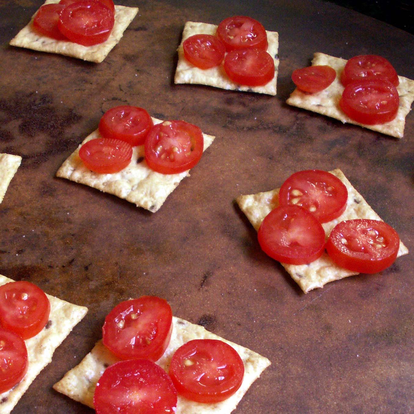 Mom, What's For Dinner?: Tomato & Basil Pesto Canape