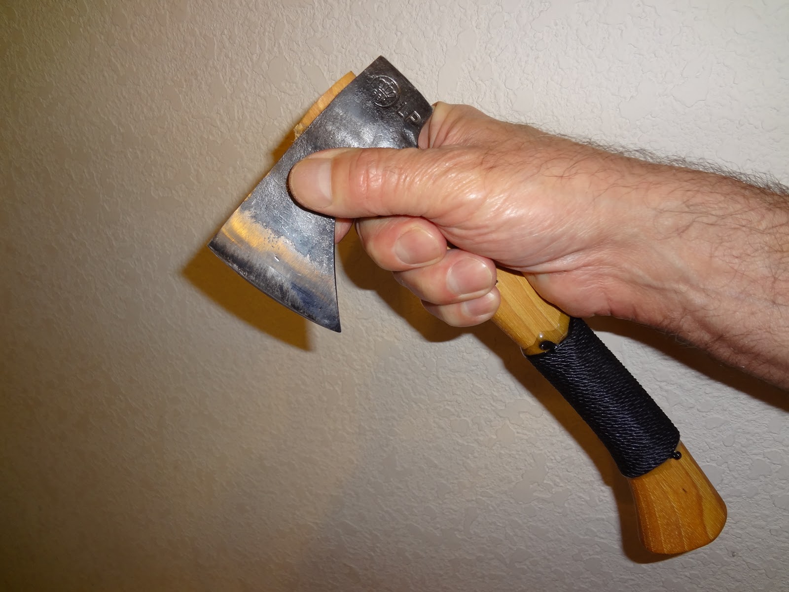 Woods Roamer: Mini Axes and Survival