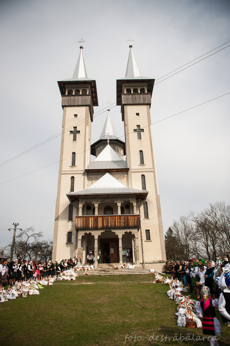 Satul Breb din Maramureș ~ foto-destrăbălarea